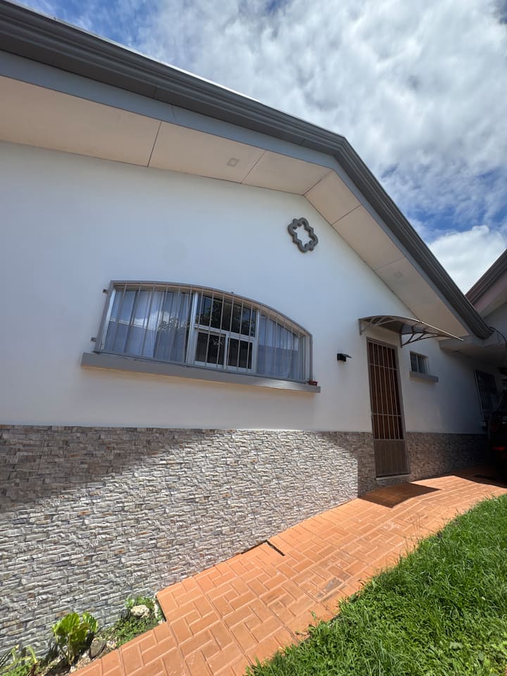 Casa De Huéspedes - Cartago