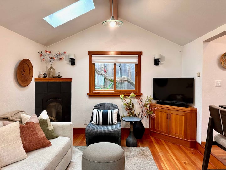 East Cliff Beach Cottage, Sandy Beach Expanse - Santa Cruz, CA