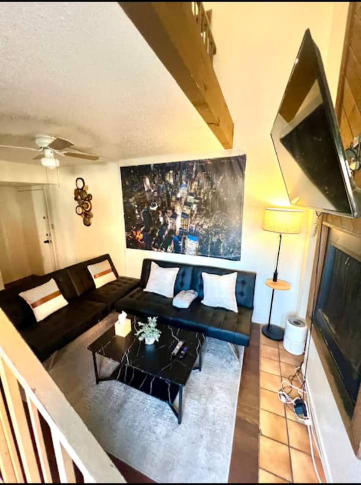 - Split-level Cozy. King Bed ,Free Parking - Austin