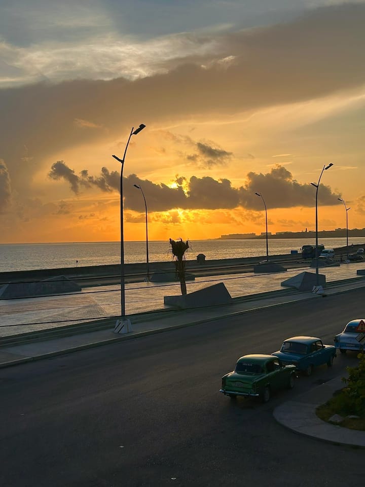 Independiente | Malecón Habanero | Frente Al Mar - Havana