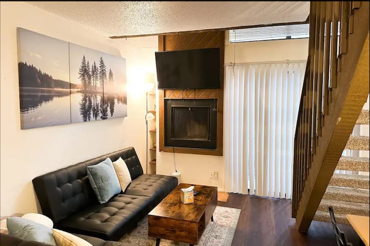 -Ccozy Price! 2 Level 1br Condo Two Minute To Ut - Austin, TX