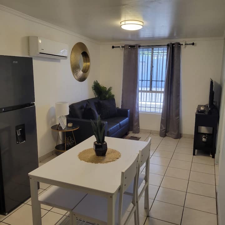 Hogar Bonito, Limpio, Seguro Y Totalmente Equipado - Mexicali