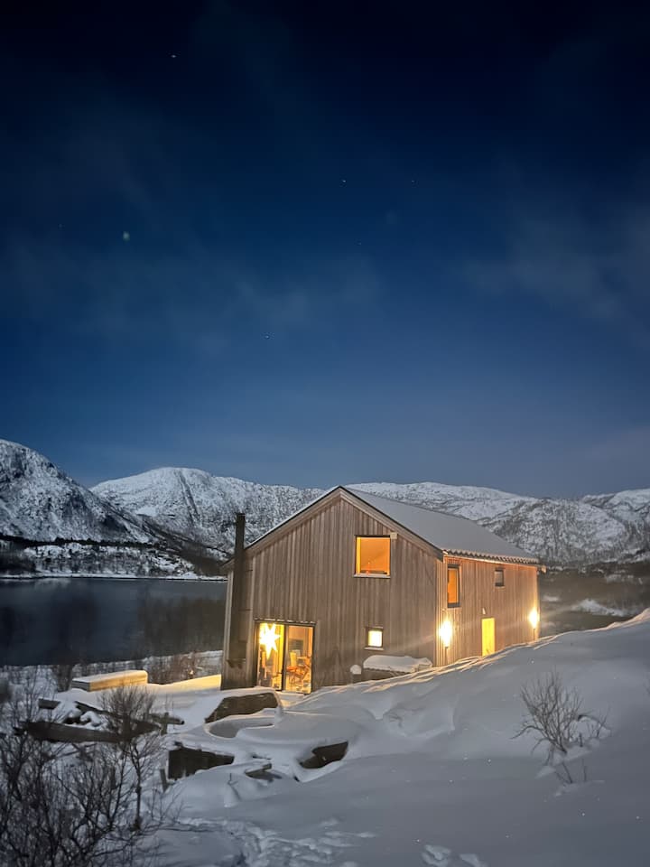 Hytta Ved Fjorden
«The Cabin By The Fjord» - Norway