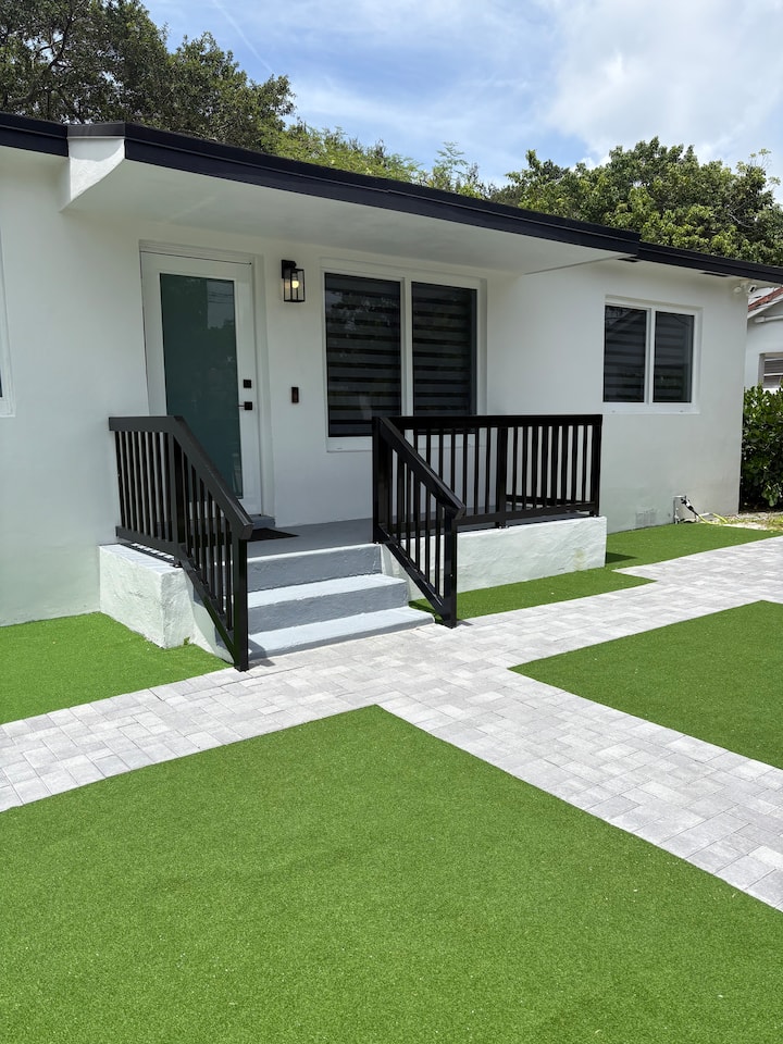 Modern Miami Escape - Miami