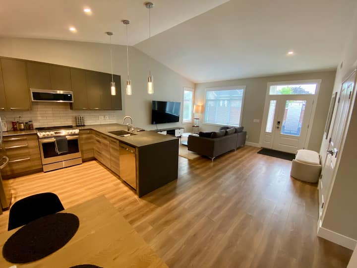 New! 5 Mins To Beach & Hospital - Kelowna