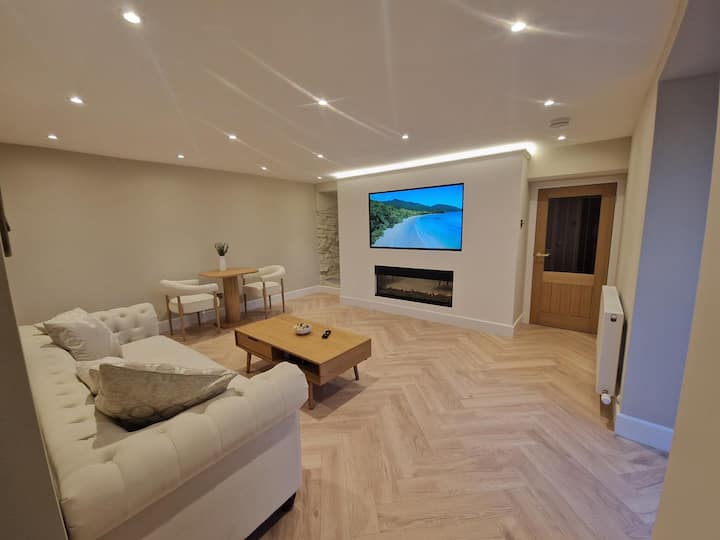 Modern Retreat Near Aberaeron - Luxe 1 Bed Escape - Aberaeron