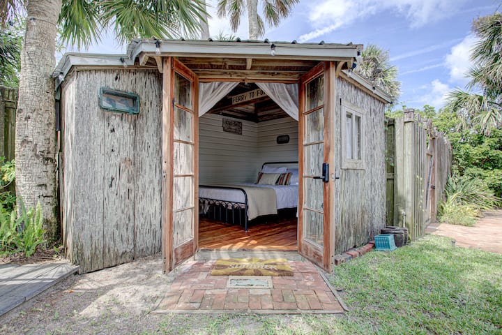 Salty Lodge-beachside Bungalow - St. Augustine Beach, FL