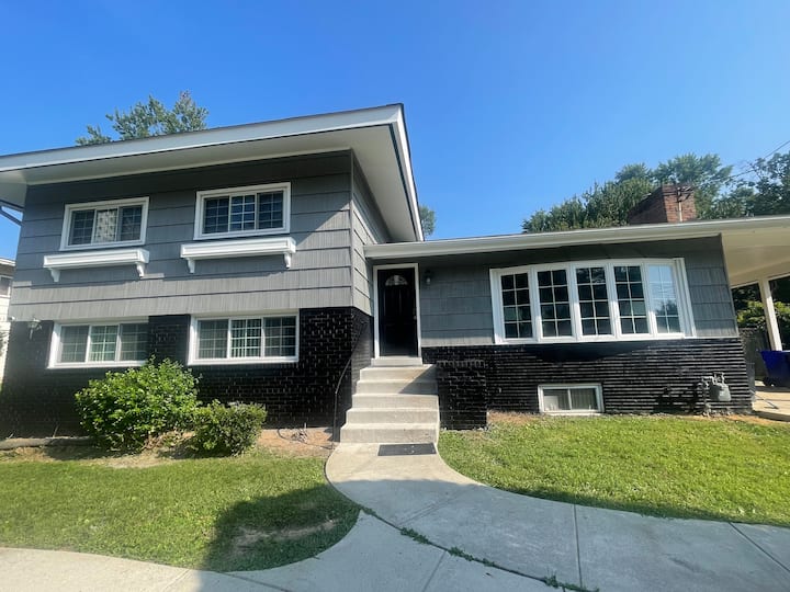 Sleeps 15! Huge Suburban Home Near Dc And Metro - Silver Spring, MD