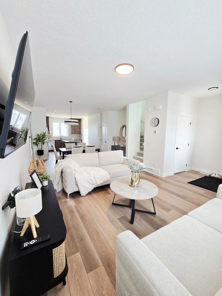 Best Stay Ever - Bnew 3br Home In Nw Calgary - Calgary
