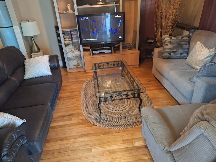 Everett Home+bonus Room. - Everett, MA