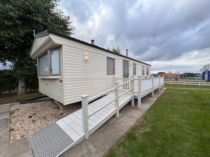 Family Caravan, Swimming Pool - Anderby Creek