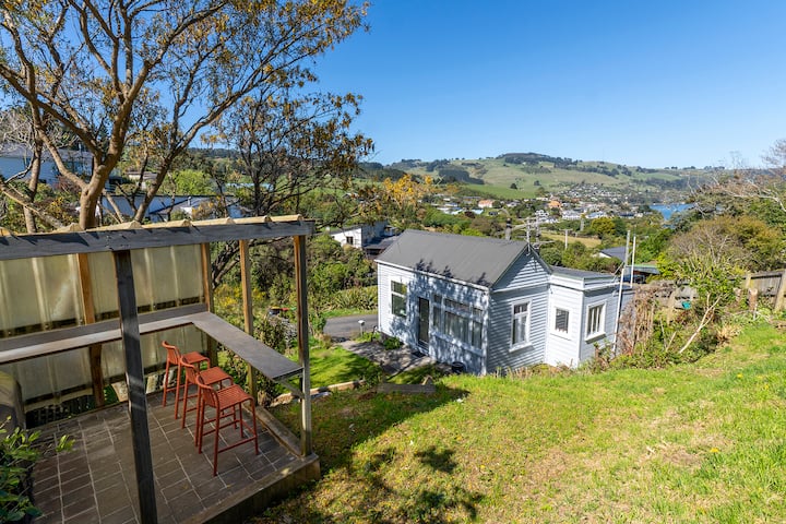 Company Bay Cottage | Harbour Views - Dunedin