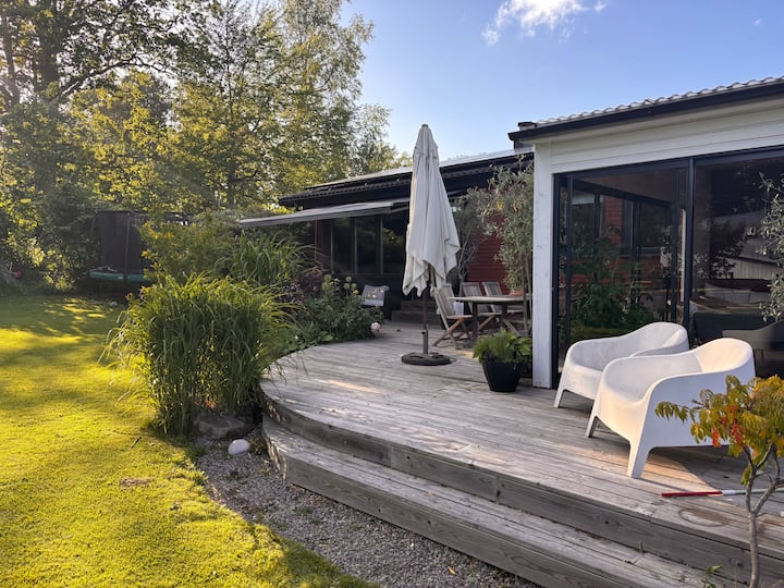 Villa Med Underbar Trädgård - Jönköping