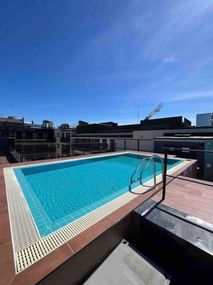 Central Stylish Apt With Pool - Budapest