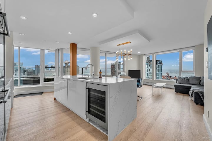 Sub-penthouse | 3 Beds & 2 Baths + Views - Vancouver