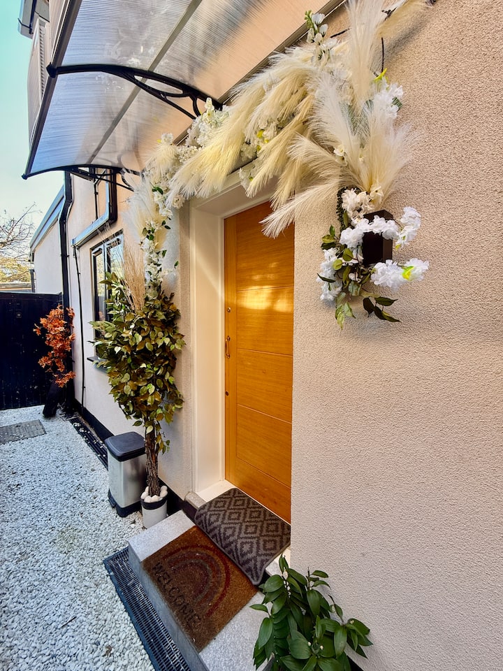 Warm & Comfy Suite - 10 Minutes From Wimbledon - Surbiton