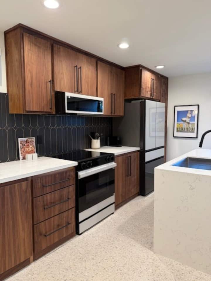 Chic Tahquitz Condo | Pool, Golf & Mountain Views - Palm Springs, CA
