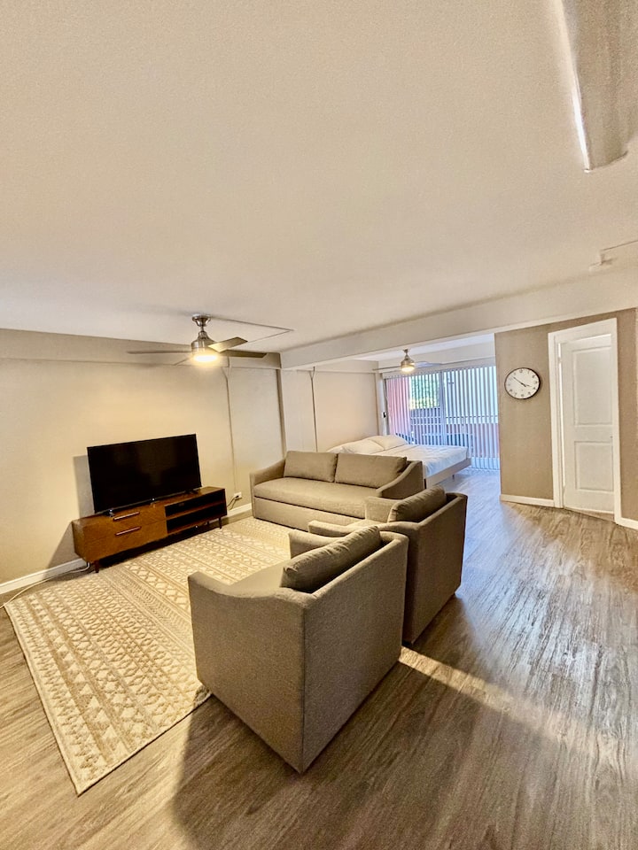 Relax In Style: Waikiki Condo W/ Lanai - Honolulu