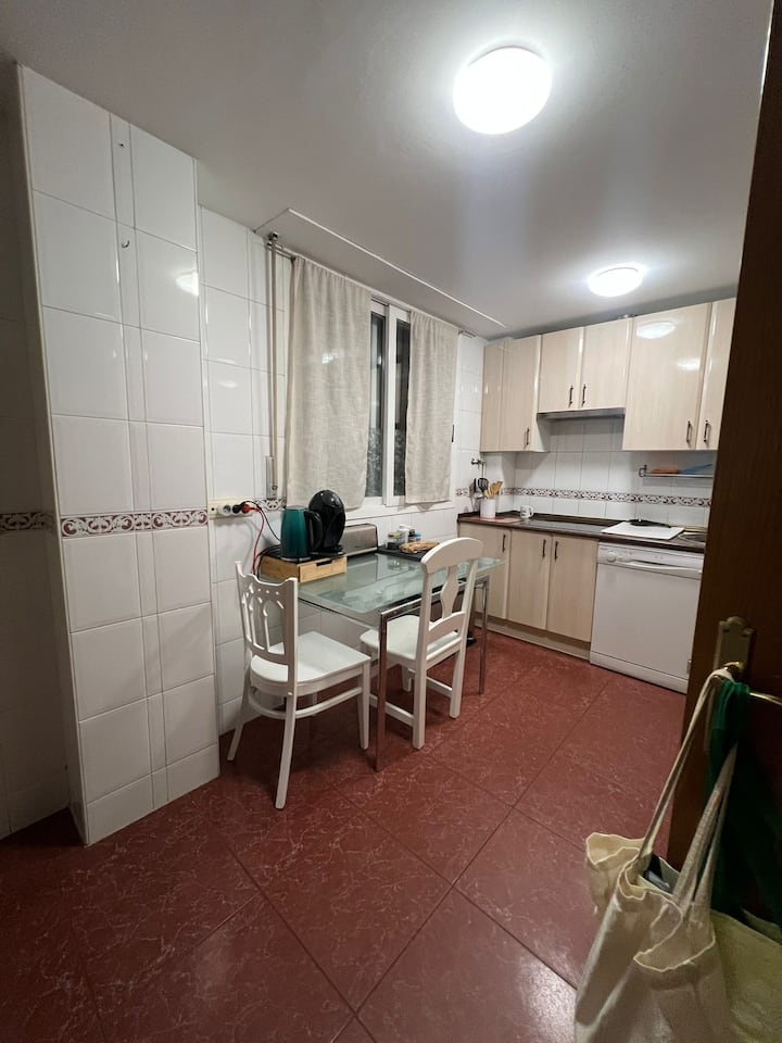Habitación Con Escritorio - Alcalá de Henares