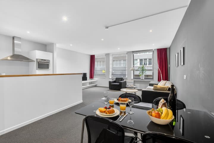 1bdr Spacious Apartment - Louise Area - Bruselas, Bélgica