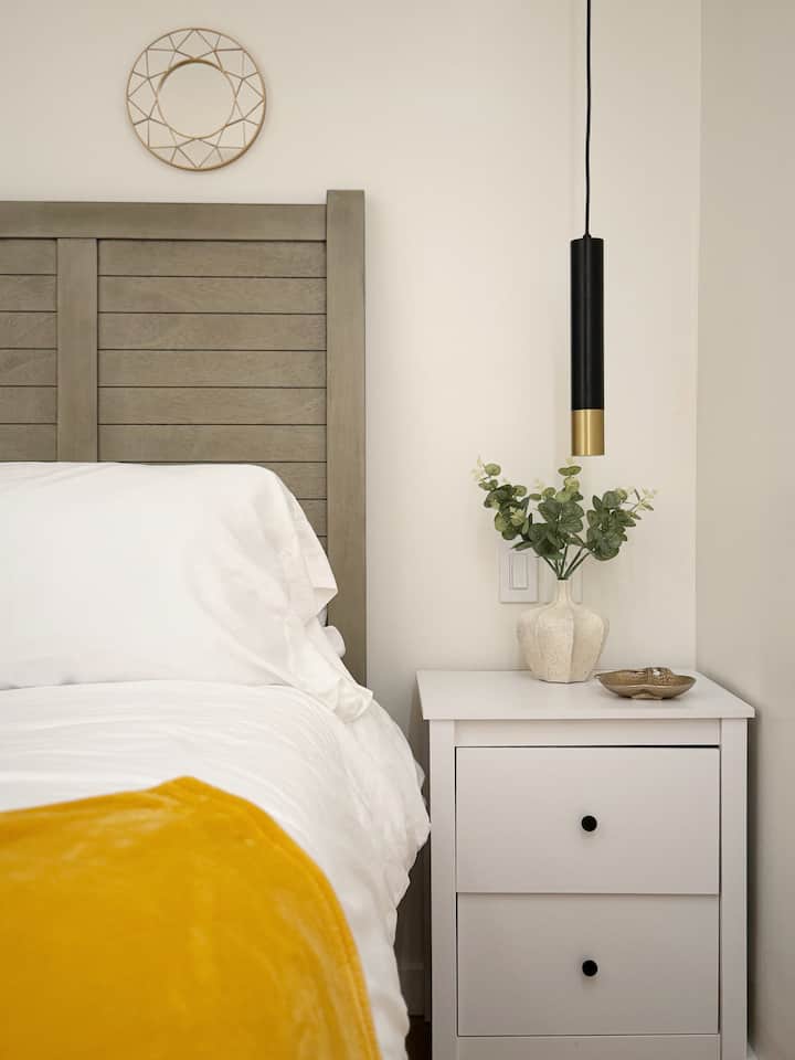 Cypress Suites 7a | King 2bd/1ba Apt In Newburgh - Newburgh, IN