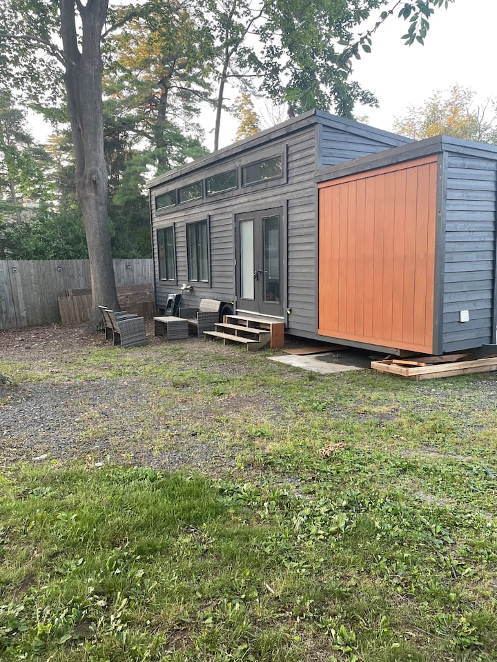 Tiny Home By Garden City Hotel - Cambria Heights - Queens NY