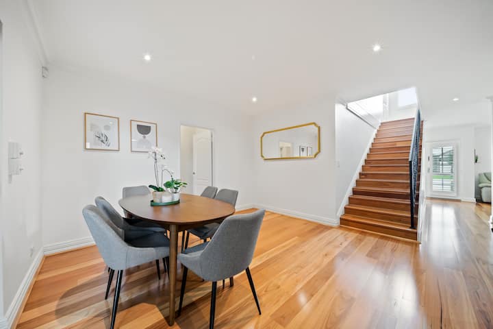 Spacious Coastal Family Home Steps From The Beach - Perth