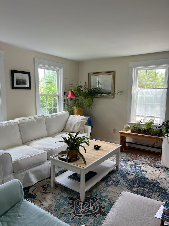Sunny 2 Bdrm /
1 Bath, 1 Mile To Camden Harbor - Camden, ME