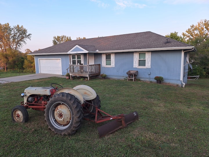 B&s Creekside Retreat Lodging - Kingsville, MO