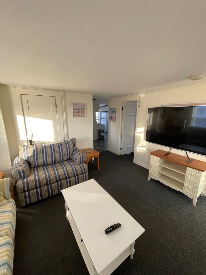 Cozy Hampton Beach Loft - 2 Beds & Lots Of Light - Hampton Beach, NH
