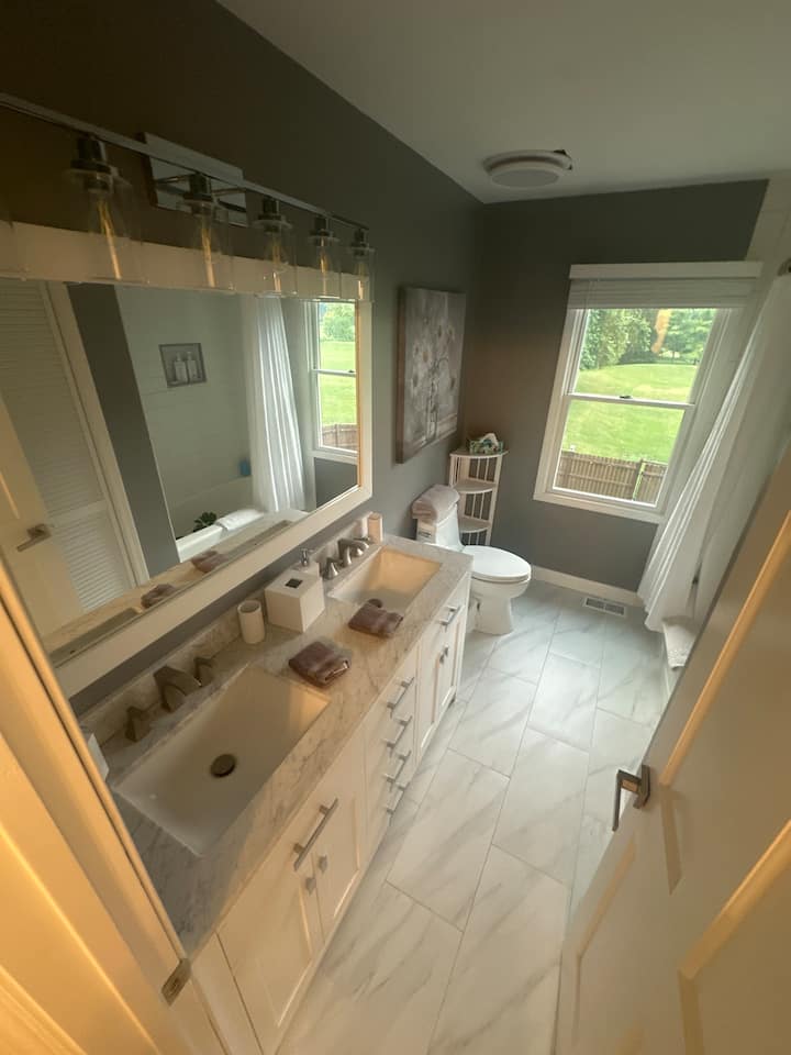 Luxury Executive Home, Fully Furnished & Amenities - Bartlett, IL