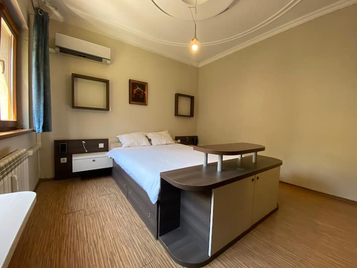 Up To 5 People Off Vitosha Blvd Top Center 2 Bdrm - Aéroport de Sofia (SOF)