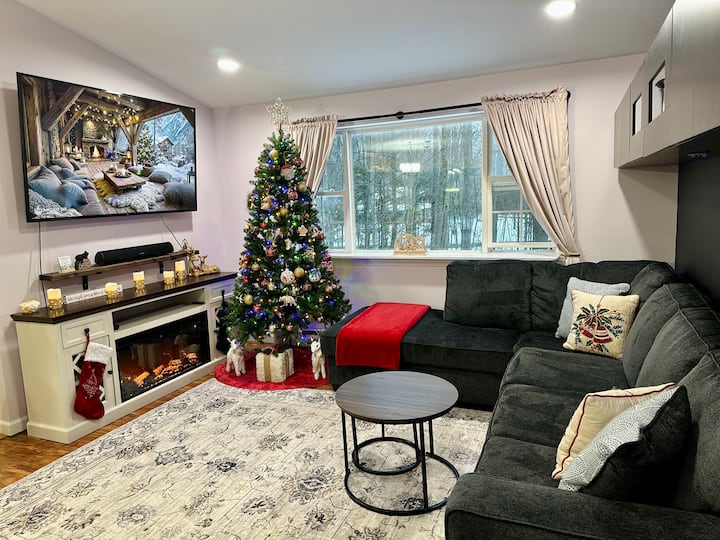 Pocono•hottub•firepit•gameroom•kalahari•camelback - Pocono Lake, PA