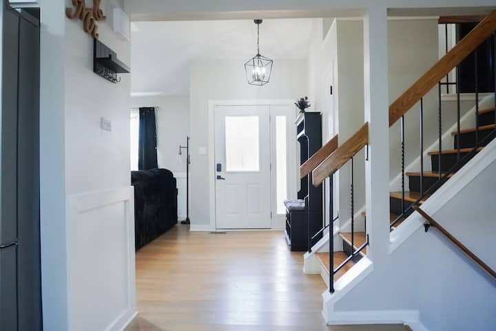 Cul De Sac Jacuzzi Home | Near Chicago - Tinley Park, IL