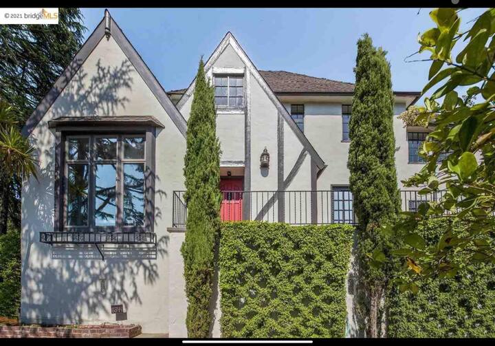 Family-friendly Modern Tudor W/sweeping Views - Berkeley