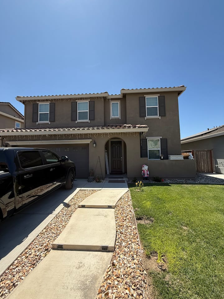 Embrace Warmth & Comfort In Picture Perfect Home - Ripon, CA