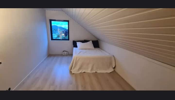 Hus Nært Stranden Med Utsikt! - Alesund