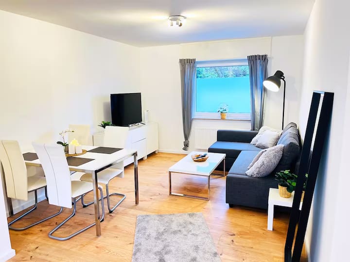 Köln Nähe - Premium Unterkunft! [W-lan + Parken] - Brühl