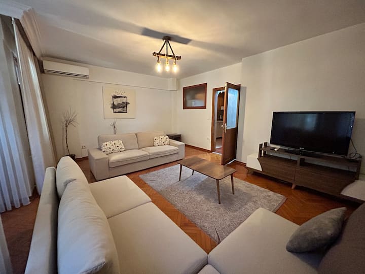 Smyrna - Merkezi Ve Ferah Daire - Estambul