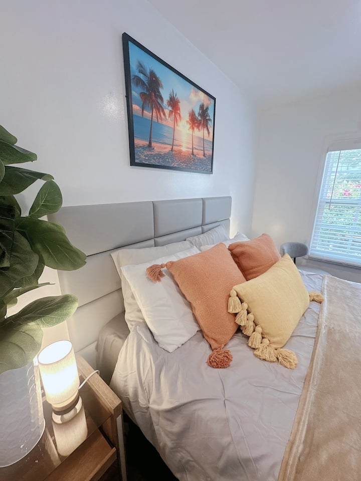 Private 1br Unit 2 In Triplex Home/caltech/pcc - El Monte, CA