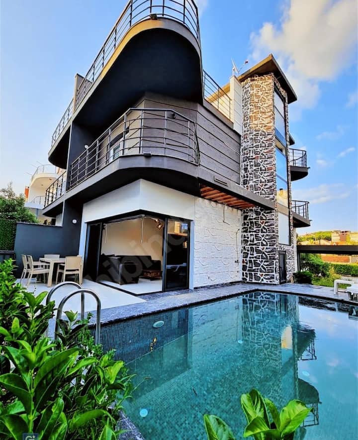 Kuşadası Triplex Havuzlu Villa - Davutlar