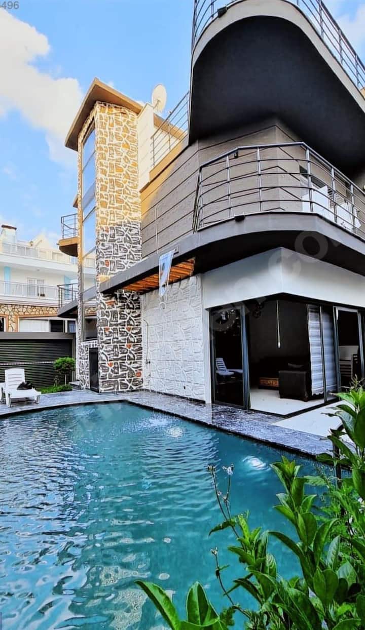 Kuşadası 4+1 Triplex ÖZel Havuzlu Müstakil Villa - Davutlar