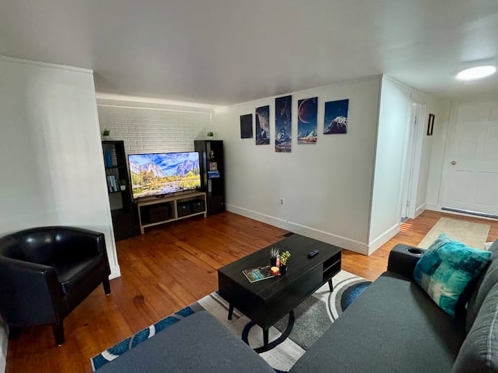 Idyllic Small-town Stay (2 Bed) - Hampstead, NH