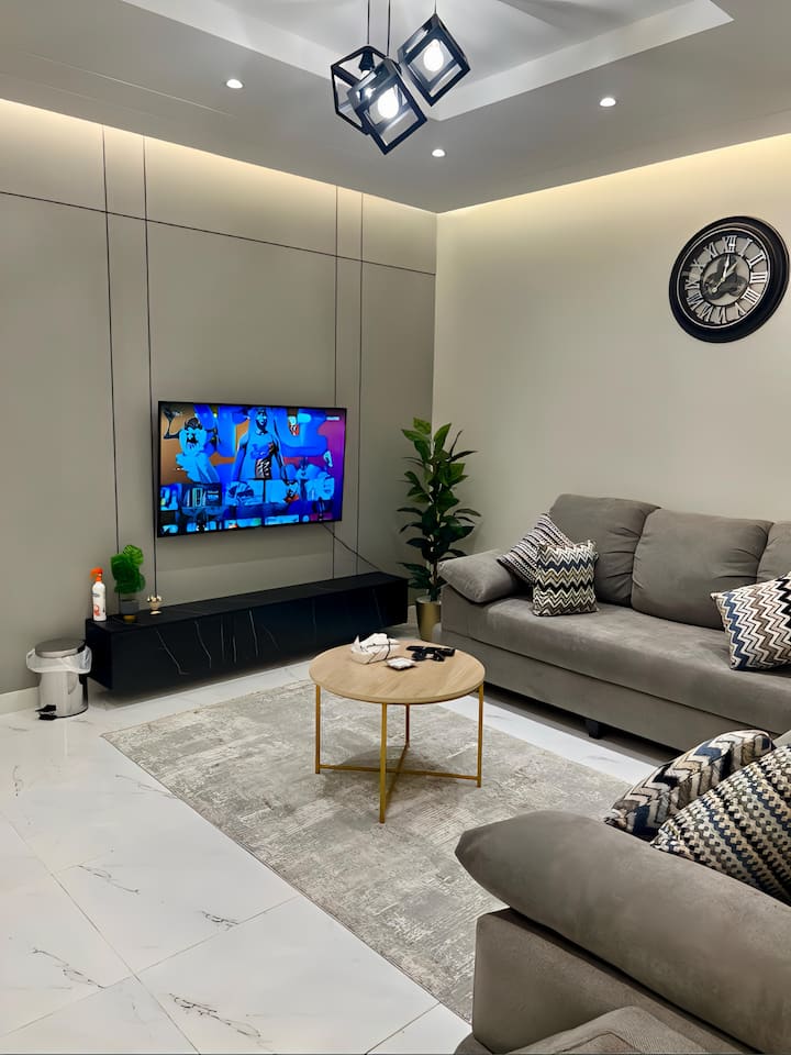 شقة حديثة بطابع فندقي
( غرفتين نوم+صالة ) - Saudi Arabia