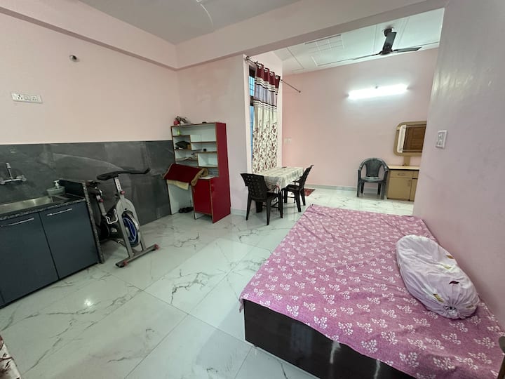 Scenic 1bhk Near Amu | Ac + Desk - Aligarh