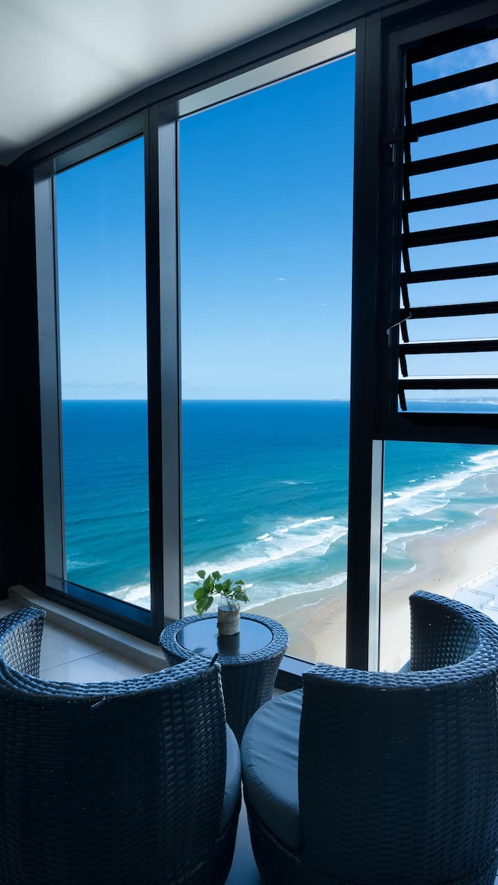 Coastal Horizon: Superb Ocean, City+skyline Views - Australia