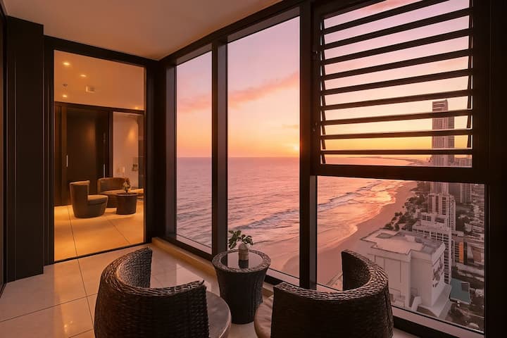 Coastal Horizon: Panoramic Ocean+city+skyline View - Surfers Paradise