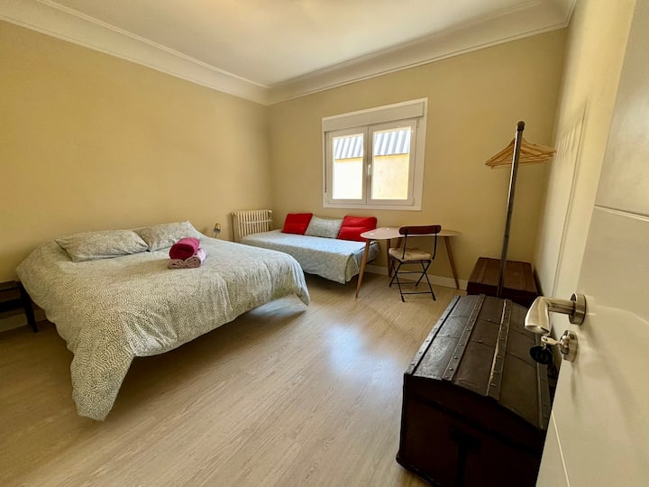 Habitación Amplia ¡Ideal Para Estancias Largas! - Madrid