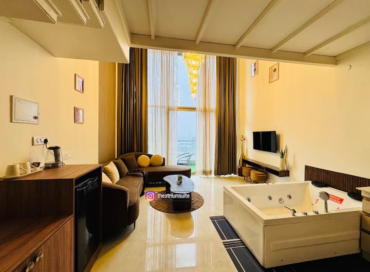 The Atrium Suite| Duplex, Jacuzzi, Self Check-in - Manesar
