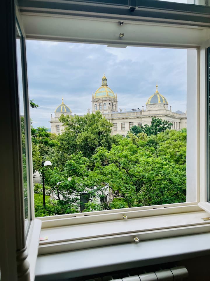 Golden Dome Skyline Retreat - Prague